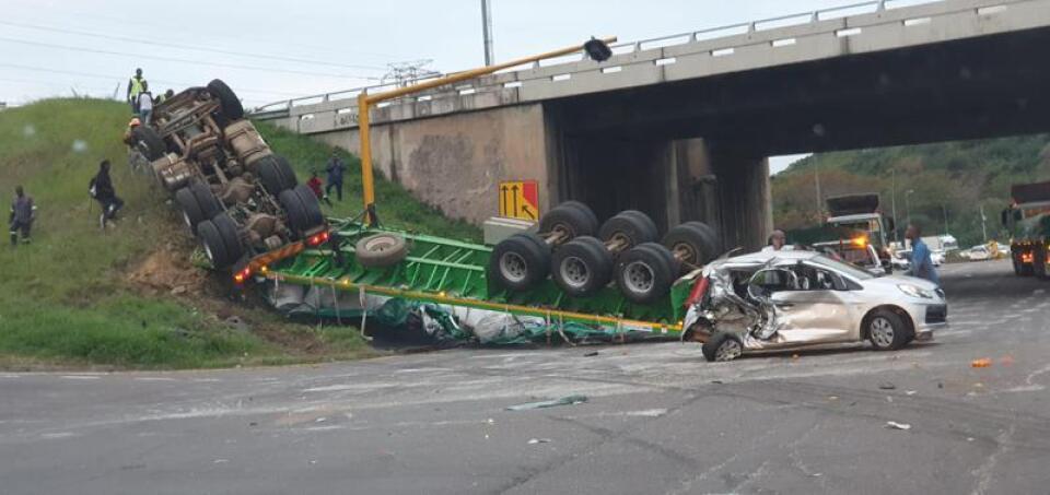WATCH: Truck ploughs into stationary cars on Durban’s infamous M7 ...